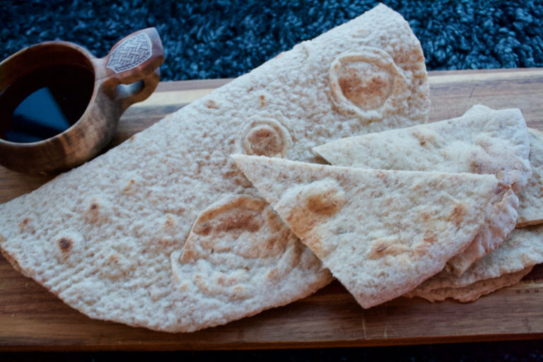 Slik lager du gáhkku / samisk brød - Nordlige folk